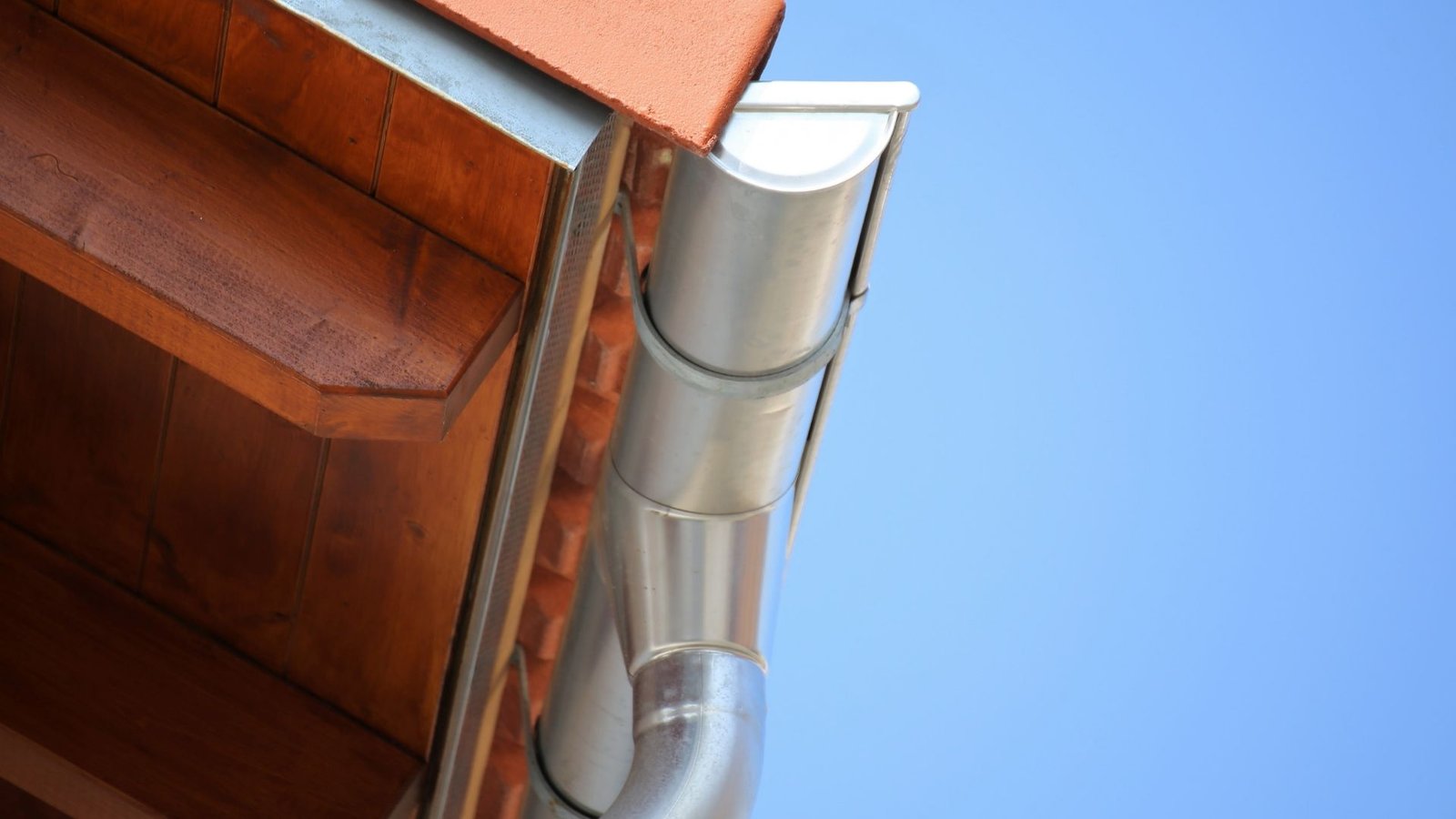 Eavestrough Replacement Edmonton | Call (587) 405-3224!